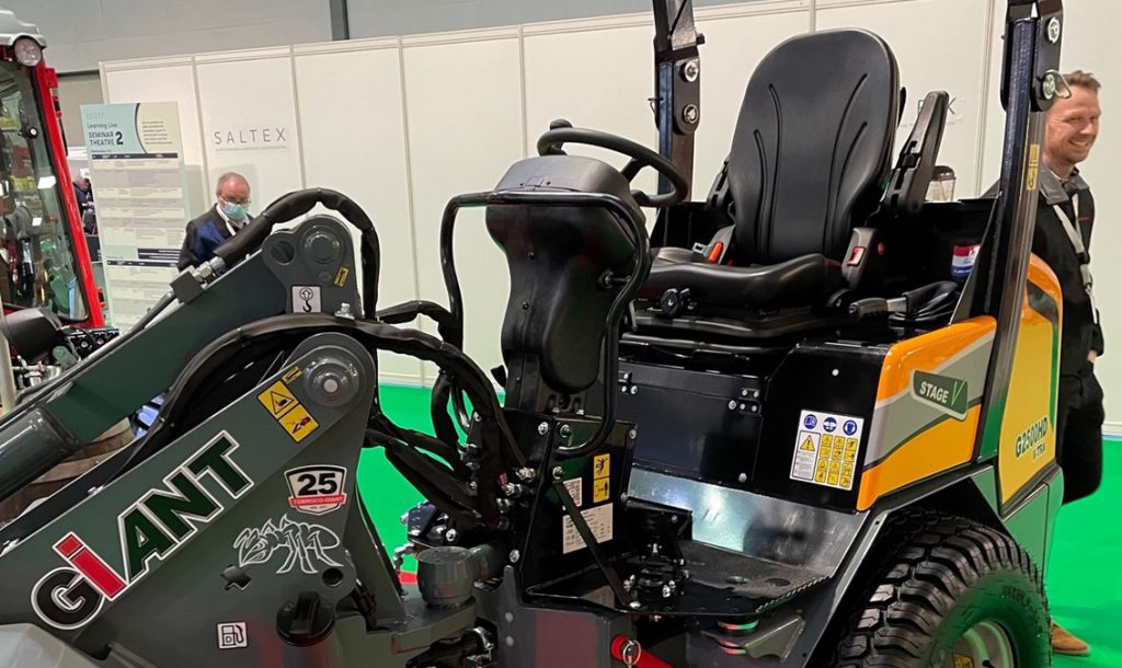 Giant-Tobroco small wheel loader fitted with MGV55 seat » UnitedSeats.com